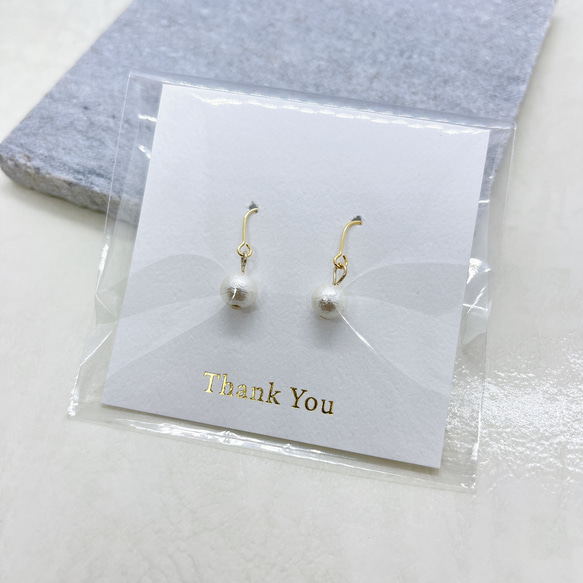 ころんと一粒パールのピアス 金属アレルギー対応 ピアス（フック・チェーン） chimucafe 通販 15304719｜Creema(クリーマ)