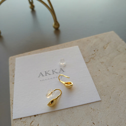 Gold drop earrings シルバー925 ゴールドドロップ樹脂イヤリング イヤリング・ノンホールピアス AKKA 金属アレルギー ...