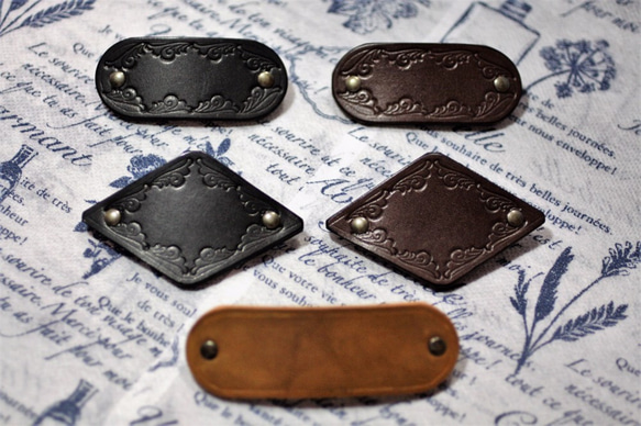 サドルレザーヌメ革 バレッタ髪止めL・M 1,000円均一 バレッタ ピーロ・レザー 通販 15306353｜Creema(クリーマ)