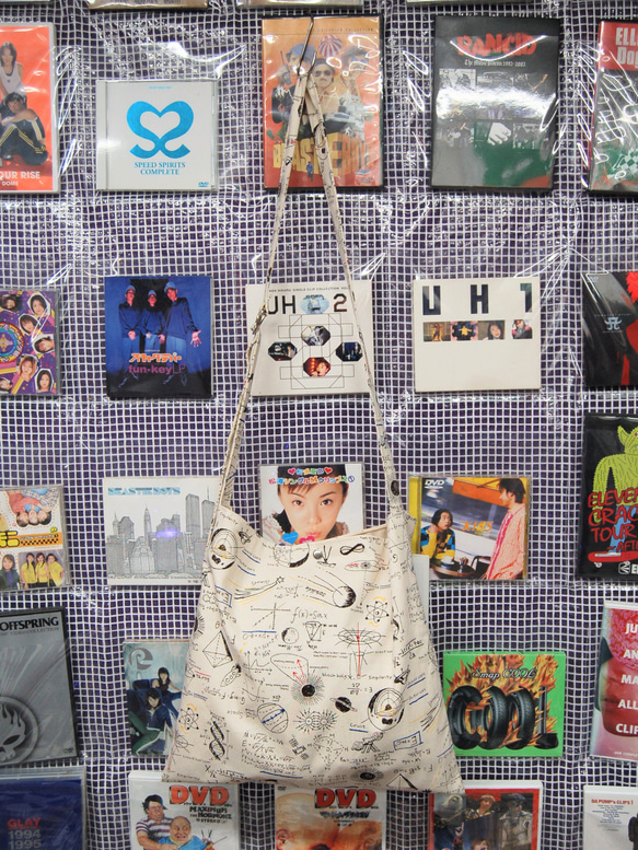 宇宙物理学数式 コットンショルダーバッグ:生成り ショルダーバッグ Hand Made :SSD 通販 15306431｜Creema(クリーマ)