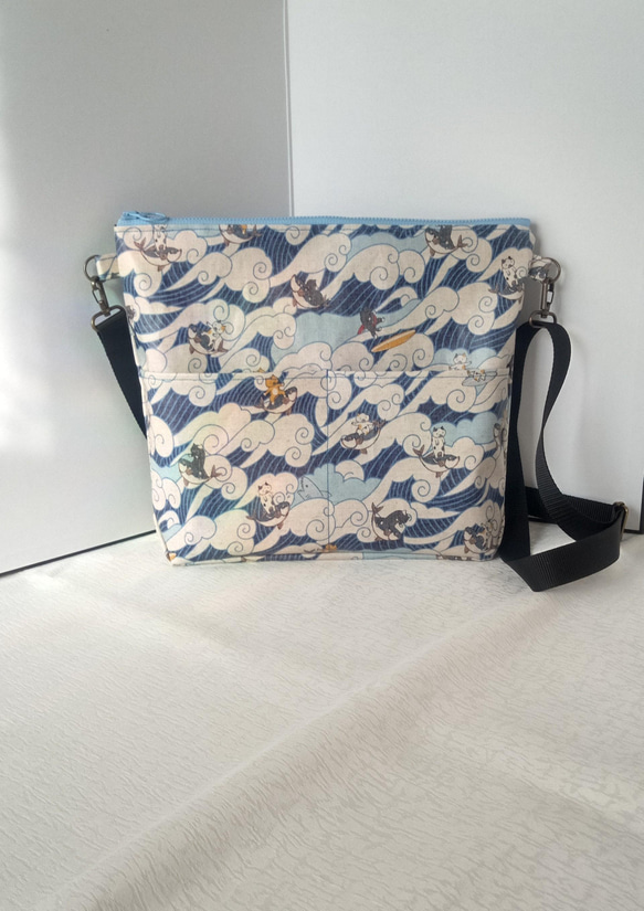 ナイロンとラミネートのショルダーバッグ ショルダーバッグ saki&saki 通販｜Creema(クリーマ)