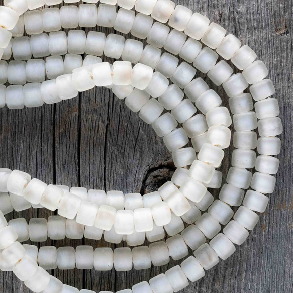 *white hearts beads ビーズ up to you! 通販 15313411｜Creema(クリーマ)