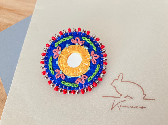 ミラーワーク刺繍のブローチ ブローチ Kinaco 通販 15315263｜Creema(クリーマ)