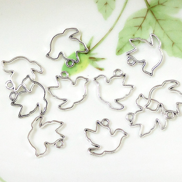レジン空枠 チャーム 鳩 小鳥 アンティークシルバー 10個セット A-24-1 レジン・樹脂 小さなパーツ屋さん プティファブリケ 通販 ...