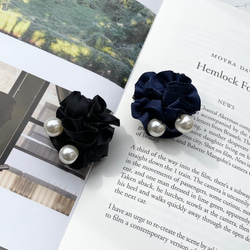 花言葉は「無垢で深い愛」カーネーション2wayコサージュ 直径5cm 黒:卒業式入学式KMC-143 829134 コサージュ keep my ...