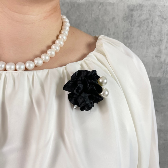 花言葉は「無垢で深い愛」カーネーション2wayコサージュ 直径5cm 黒:卒業式入学式KMC-143 829134 コサージュ keep my ...