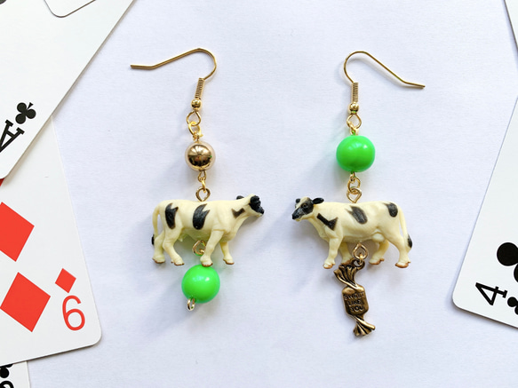 1点もの 牛とキャンディピアス【送料無料】 ピアス（フック・チェーン） green circus 通販｜Creema(クリーマ) 15324987