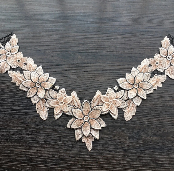 フラワーフロントモチーフ 21cm*39cm ベージュ ワッペン・アップリケ noppy1 通販 15326022｜Creema(クリーマ)