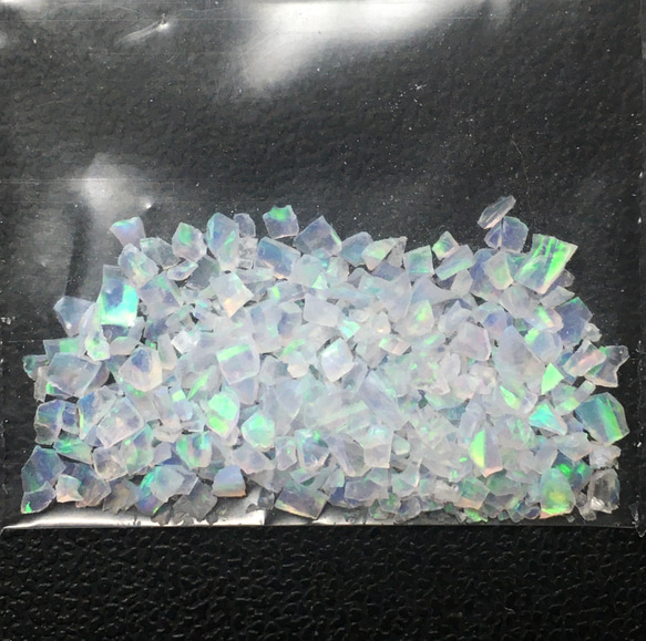 《人工オパール》(ネオンオパール) 原石 ホワイト/緑斑 1.0g ⑥ (樹脂含侵) その他素材 イノセ宝石東京 通販｜Creema(クリーマ ...