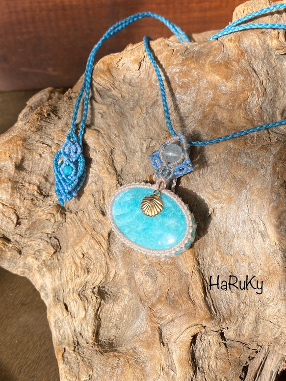 きらめく水面シャイニーアマゾナイト マクラメネックレス 02 with 14kgfチャームとアクアマリン 天然石 ネックレス・ペンダント ...