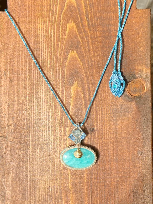 きらめく水面シャイニーアマゾナイト マクラメネックレス 02 with 14kgfチャームとアクアマリン 天然石 ネックレス・ペンダント ...