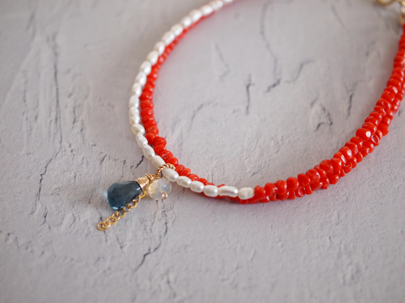 ロンドンブルートパーズ×サルディーニャ珊瑚×淡水パールの二連ブレスレット ブレスレット migratory bird 通販｜Creema(クリーマ)