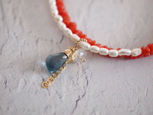 ロンドンブルートパーズ×サルディーニャ珊瑚×淡水パールの二連ブレスレット ブレスレット migratory bird 通販｜Creema(クリーマ)