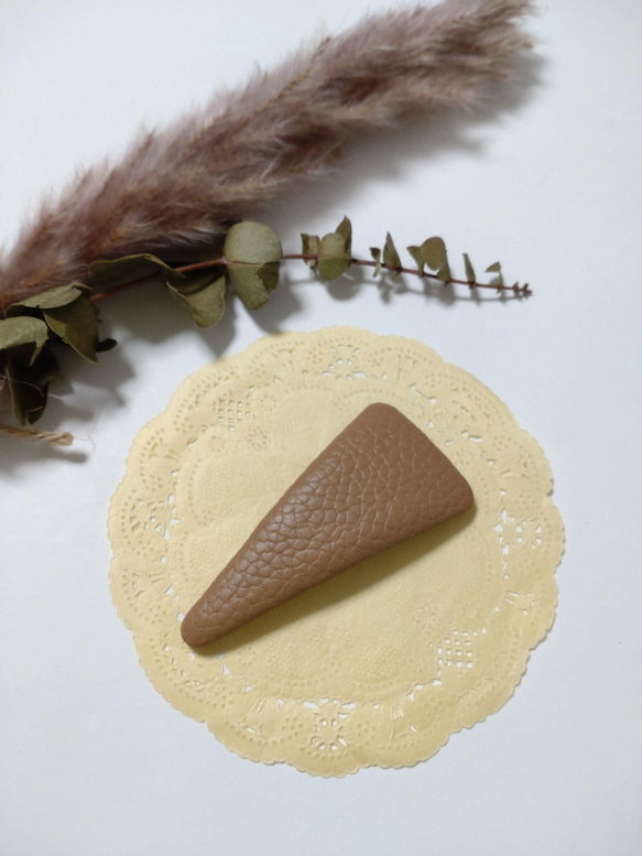 濃いベージュのパッチンピン ヘアピン ほのか 通販 15332170｜Creema(クリーマ)