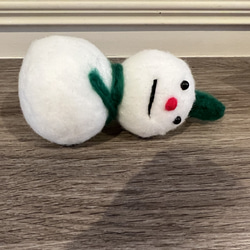 羊毛フェルト 雪だるま手のひらサイズ f00097 羊毛フェルト スマイリードロップス※プロフ必読 通販｜Creema(クリーマ) 15333747