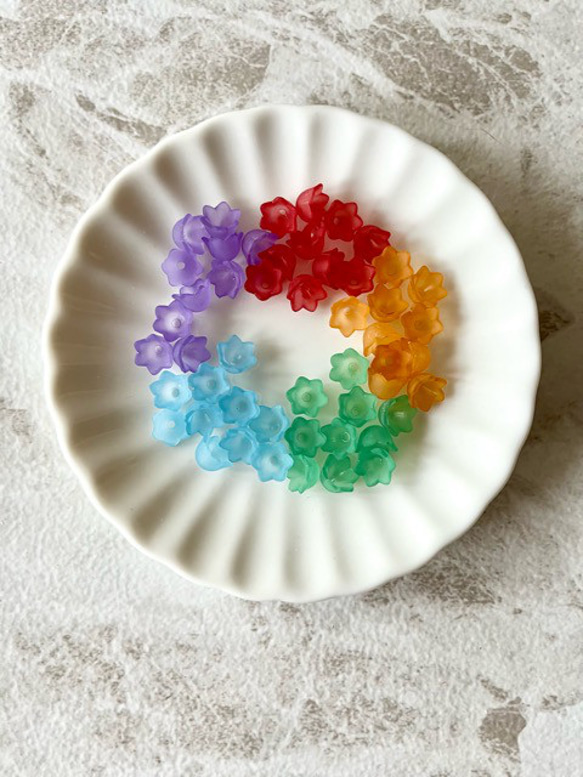 手染めビーズ「ミックスカラースズラン」リクエスト再販 ビーズ moegi0218 通販 15335799｜Creema(クリーマ)