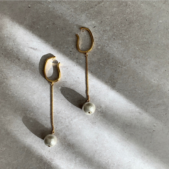 243. gold揺れるコットンパールのイヤーカフ semi order /両耳 イヤーカフ お急ぎの場合はご購入前にご相談ください☺ 通販 ...