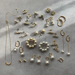 243. gold揺れるコットンパールのイヤーカフ semi order /両耳 イヤーカフ avenir＊アヴェニール 通販｜Creema ...