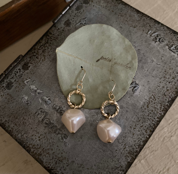 変形パールとねじりフープのピアス ピアス（フック・チェーン） petit*garden-pesu- 通販｜Creema(クリーマ) 15354716