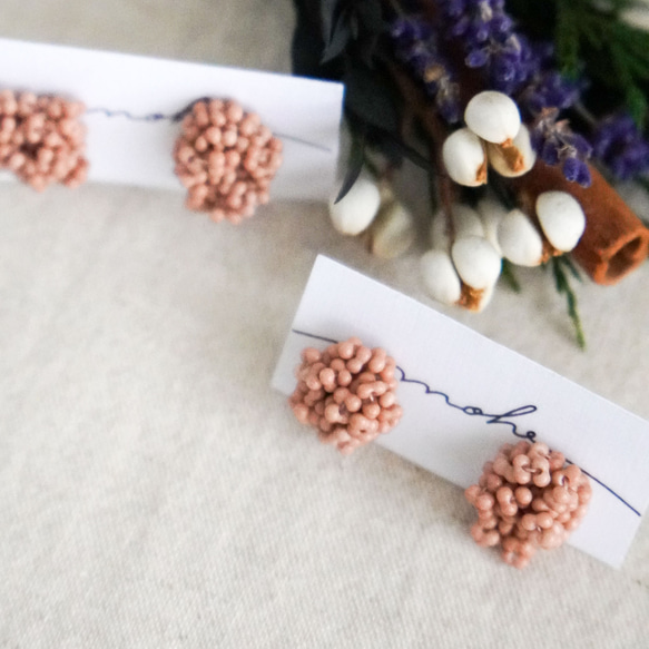 くしゅくしゅビーズ刺繍のイヤーアクセサリー イヤリング・ノンホールピアス MOHE 通販 15366037｜Creema(クリーマ)