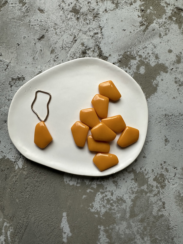 イエローアクリルビーズ♡6個 ビーズ Muu ハンドメイド素材 パーツ 通販 15366063｜Creema(クリーマ)