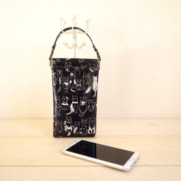 猫ちゃん大集合(^^♪ パクパクスマホショルダー スマホポシェット・スマホポーチ Linda*の庭 通販 15373422｜Creema(クリーマ)