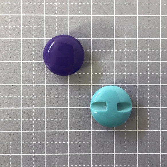 【SALE!】 ボタン レトロ 円形 ピンク グリーン パープル トンネル足 17.5mm 13個セット az-327 ボタン miucha ...