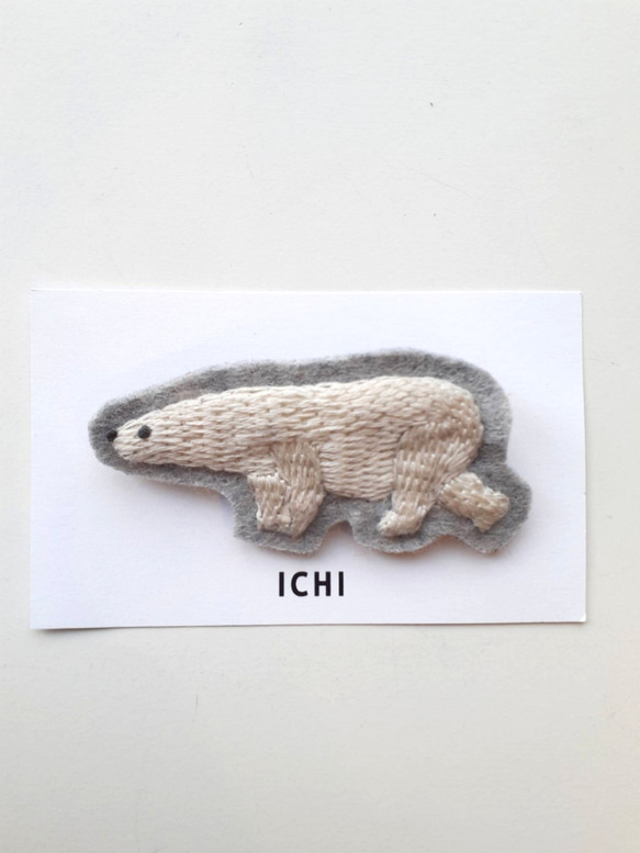 刺繍ブローチ シロクマ ブローチ ICHI 通販 15381601｜Creema(クリーマ)