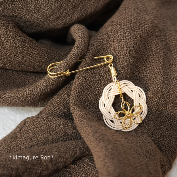 水引 スカーフクリップ ピン ブローチ アイボリー 相生結び お花 エレガント ブローチ *kimagure Roo* 通販 15382561 ...