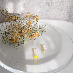 送料無料☆ミモザカラーのティアドロップとゴールドスティックイヤリング イヤリング・ノンホールピアス ameri ameri 通販 15394200｜Creema(クリーマ)