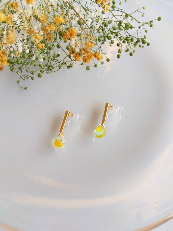 送料無料☆ミモザカラーのティアドロップとゴールドスティックイヤリング イヤリング・ノンホールピアス ameri ameri 通販 15394200｜Creema(クリーマ)