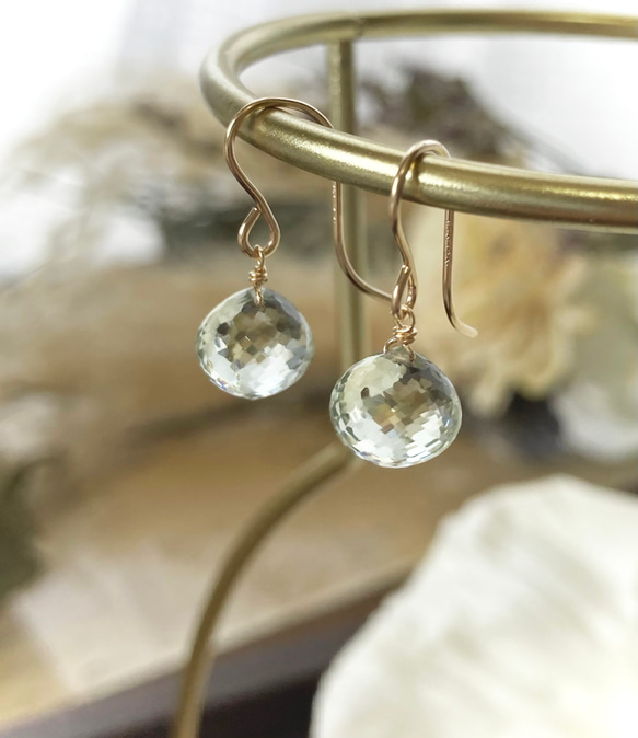 極上カット！うるうる高品質グリーンアメジスト（プラシオライト）一粒ピアス 14kgf ピアス（フック・チェーン） En. 通販 15397790｜Creema(クリーマ)