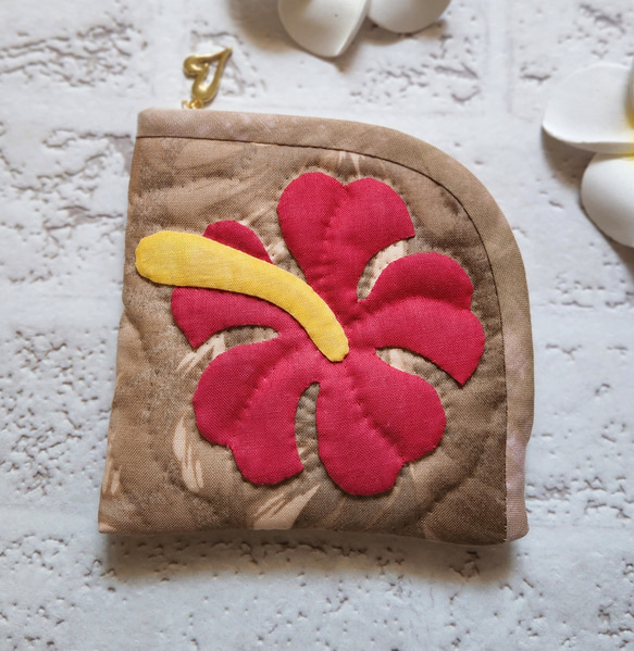 【試作品価格です】ハイビスカスの手のひらポーチ＊カードケース＊ハワイアンキルト パッチワーク キャシー中島 ポーチ NQNL* 通販 ...