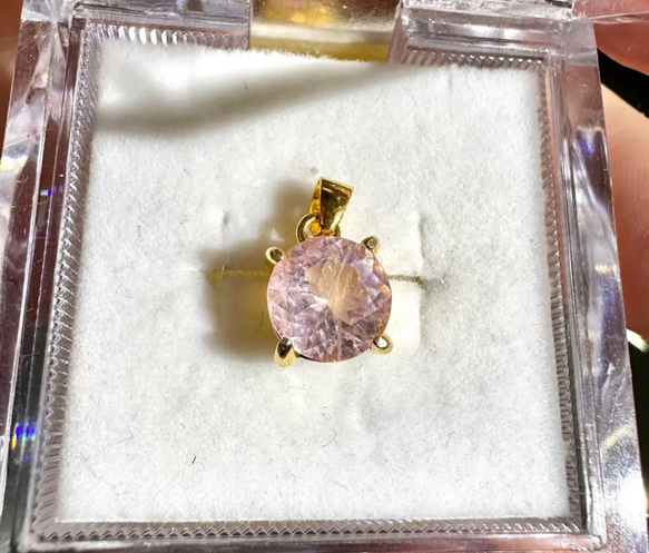 k18gp モルガナイト ペンダントトップ 8mm (訳あり) ペンダントトップ sango 通販 15414958｜Creema(クリーマ)