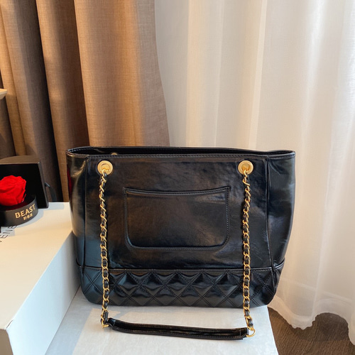 CHANEL シャネル大きなロゴがレトロな大きなバッグショルダー CHANEL シャネル大きなロゴがレトロな大きなバッグショルダー
