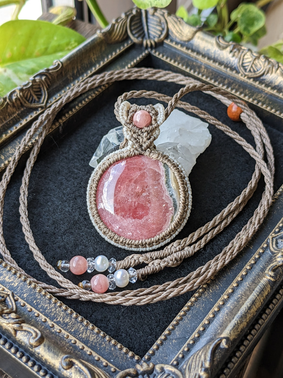 ☆インカローズ(ロードクロサイト)☆マクラメ編みネックレス・マクラメネックレス ネックレス・ペンダント ファミリア 通販 15445756 ...