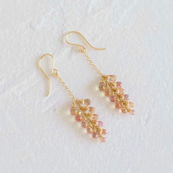 パパラチアカラーサファイア 蓮の花色の羽根ピアス/14kgf/Creema限定 ピアス（フック・チェーン） taika 通販｜Creema(クリーマ)