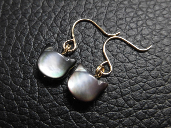 【SALE】【14KGF】猫型シェルの1粒ピアス A7￥2180→￥1090 ピアス（フック・チェーン） KAZEYA－かぜやー 通販｜Creema(クリーマ)