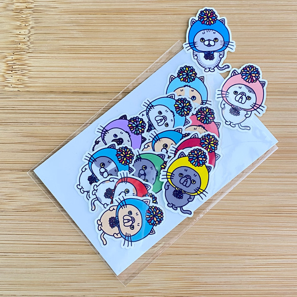 ポンポン帽子のネコちゃん。C13 シール・ステッカー 2216studio 通販 15488604｜Creema(クリーマ)