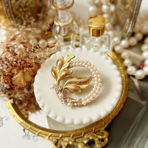 スワロフスキーパールとリーフのブローチ【お呼ばれ･上品･ボタニカル･結婚式･セレモニー･入学式】{RBR-47｝ ブローチ Renka 通販 15520525｜Creema(クリーマ)