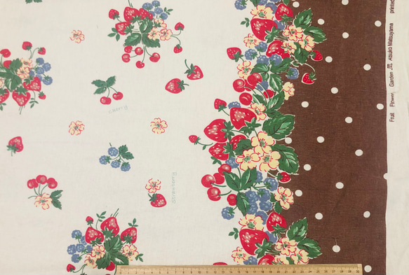 綿麻スラブ生地 いちご&水玉 YUWA（50cmカット） 生地 fraise 通販｜Creema(クリーマ) 15532542