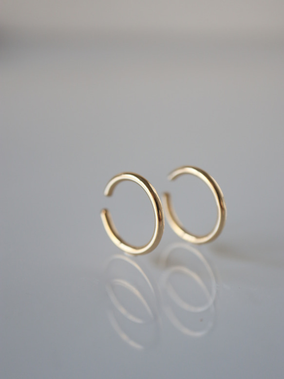 【特集掲載】14kgf 100ansフープイヤリング 2サイズシンプル スキンジュエリー ノンホール イヤリング・ノンホールピアス simpRay 通販 15544135｜Creema(クリーマ)