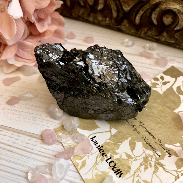 エリートシュンガイト原石65g《20億年前に形成された奇跡の石》 その他置物 Janice LOUIS 通販 15558583｜Creema(クリーマ)