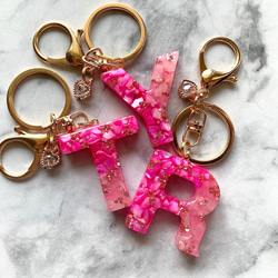 pink shell♡ローズクォーツ レジンイニシャルキーホルダー pink shell♡ローズクォーツ レジンイニシャルキーホルダー