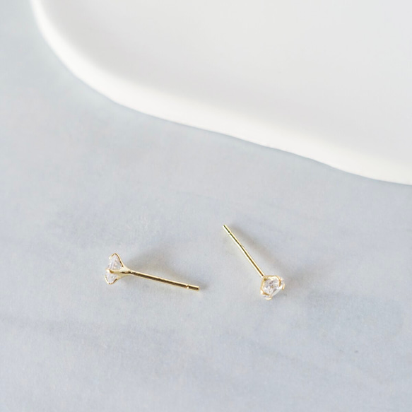 ピアス ジルコニア 一粒 シルバー925 14kgp 定番 上品 きらきら シンプル こぶり ピアス（スタッド・一粒） milly haus 通販 15578817｜Creema(クリーマ)
