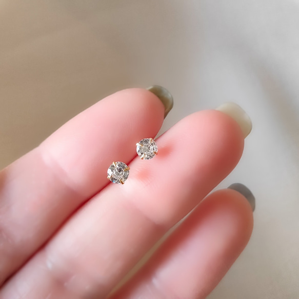 ピアス ジルコニア 一粒 シルバー925 14kgp 定番 上品 きらきら シンプル こぶり ピアス（スタッド・一粒） milly haus 通販 15578817｜Creema(クリーマ)