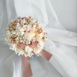 くすみピンクのふわふわラウンドブーケ 受注制作 ブライダルブーケ ドライフラワー プリザーブドフラワー 結婚式 ブーケ ブーケ 花小部屋 ...