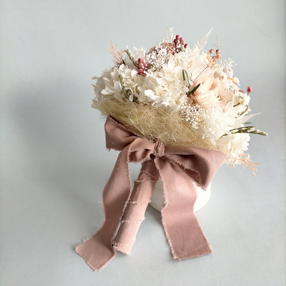 くすみピンクのふわふわラウンドブーケ 受注制作 ブライダルブーケ ドライフラワー プリザーブドフラワー 結婚式 ブーケ ブーケ 花小部屋 ...