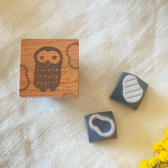 不器用な感じのふくろうさん【手彫りはんこ】シリアルNo.5299 はんこ・スタンプ はんこどり匿名便スタート 通販 15600403｜Creema(クリーマ)