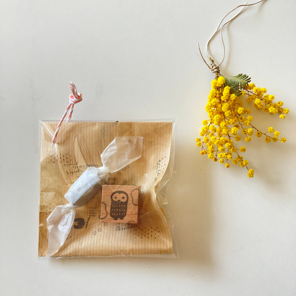 不器用な感じのふくろうさん【手彫りはんこ】シリアルNo.5299 はんこ・スタンプ はんこどり匿名便スタート 通販 15600403｜Creema(クリーマ)